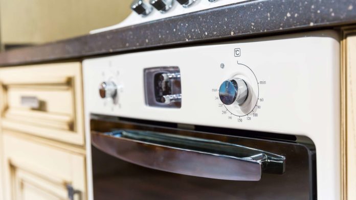 How To Calculate Kitchen Range Hood Fan Size (2024) | Today's Homeowner