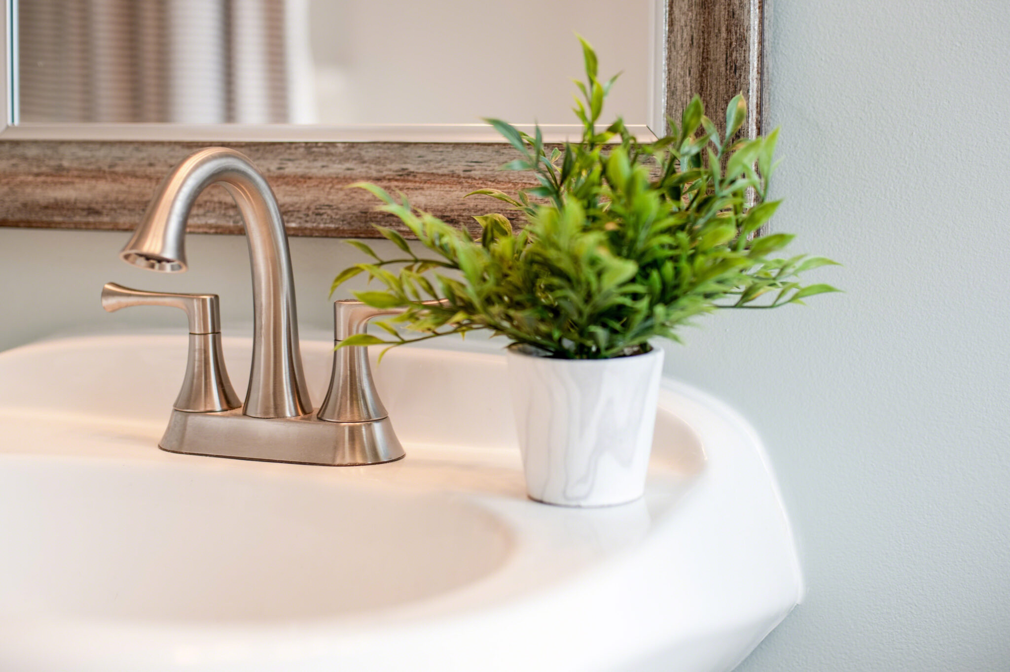Faucet Finishes Demystified: Brushed Nickel vs. Stainless Steel