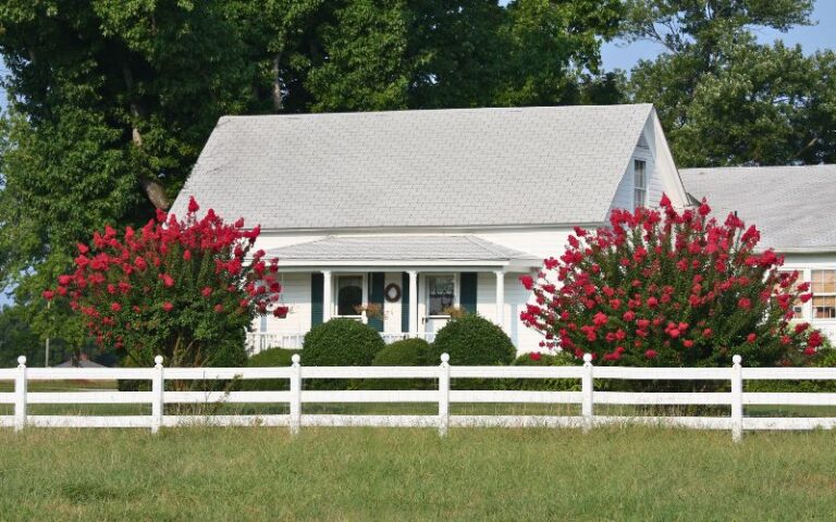 7 Trendy Ranch Style House Exterior Paint Colors (2024) | Today's Homeowner