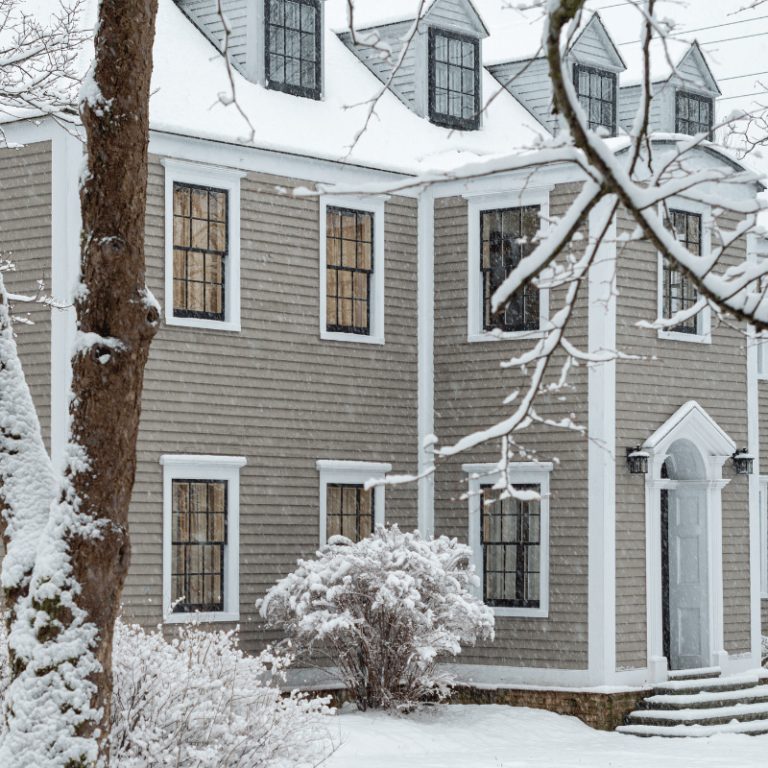 9 Black Farmhouse Window and Roof Ideas To Update Your Home (2025 ...